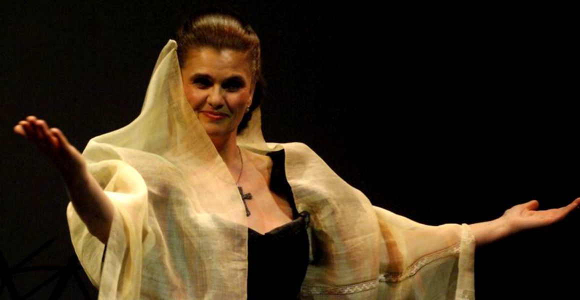 O mare artistă din România, la un pas să se prăbuşească pe scenă, la ...