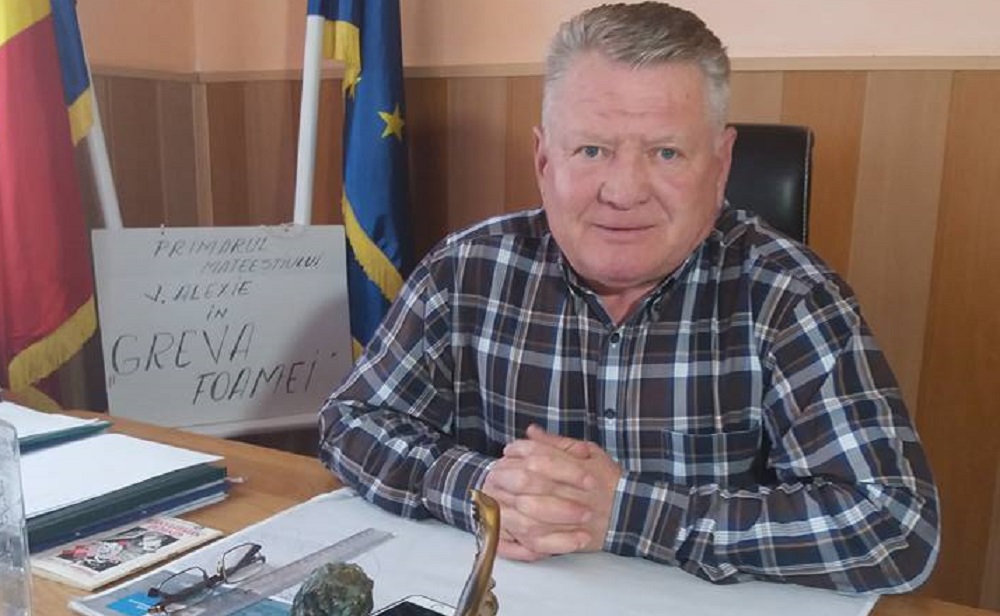 Un primar din Vâlcea s-a baricadat în birou și face greva foamei după ...