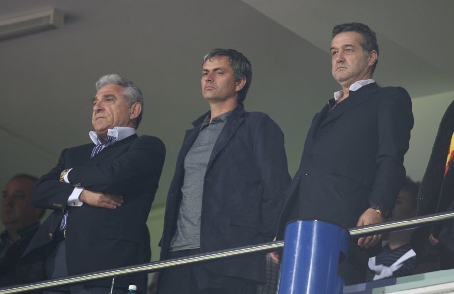 Jose Mourinho, la București! Giovani Becali l-a așteptat la aeroport ...