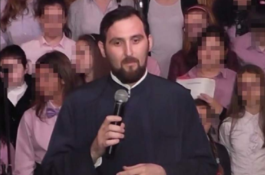 Profesorul călugăr din Constanța, care a publicat imagini din vestiarul ...