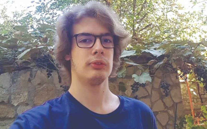 Ştefan s-a sinucis, după ce tatăl său a plecat de acasă cu o studentă