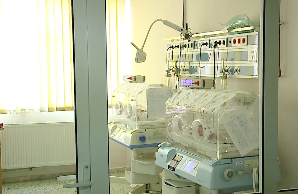 Noi detalii despre moartea bebelușului prematur care a murit la ...