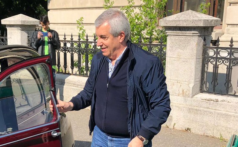 Raliul autovehiculelor de epocă de la Ploiești. Cu ce mașină a venit ...