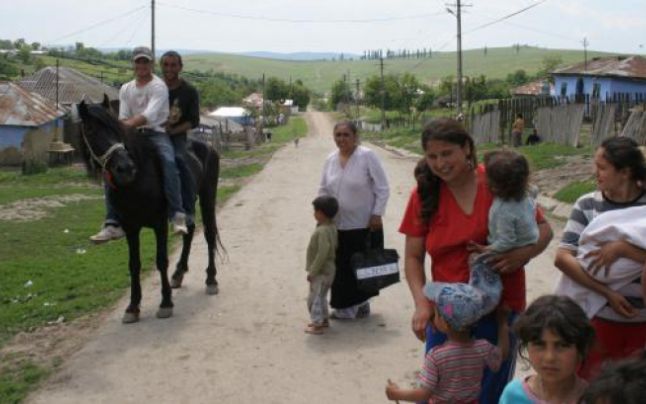 Satul Crucea, singurul loc din România unde toate femeile sunt gravide ...