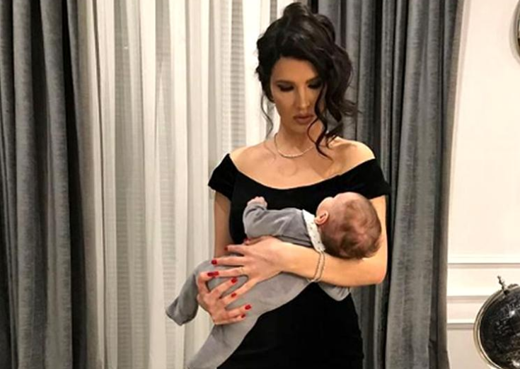 Fiica lui Ogică și-a botezat băiețelul! Ce vedete a ales să fie nașii ...