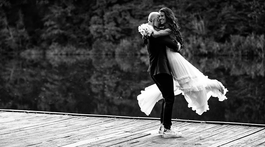 Chiar e o surpriză! Cine sunt nașii lui Cătălin Bordea și ai soției ...