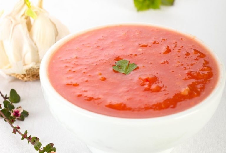 Mujdei de usturoi. 10 rețete de mujdei de usturoi delicios