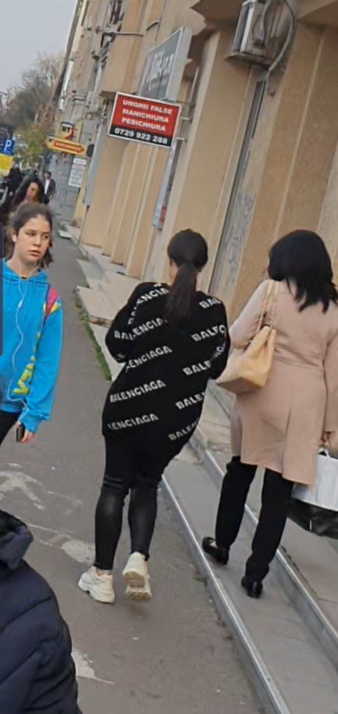 Fiica lui Gigi Becali a trecut la ținute largi care îi maschează burtica!