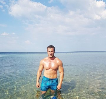 Marian Godină, “tras pe dreapta”. Ce mănâncă poliţistul şi ce exerciţii ...