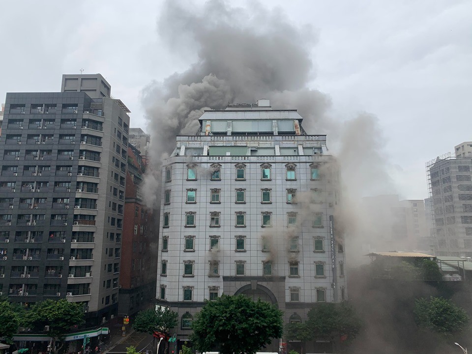 Încă un caz Colectiv. Cinci oameni au murit în urma unui incendiu dintr ...