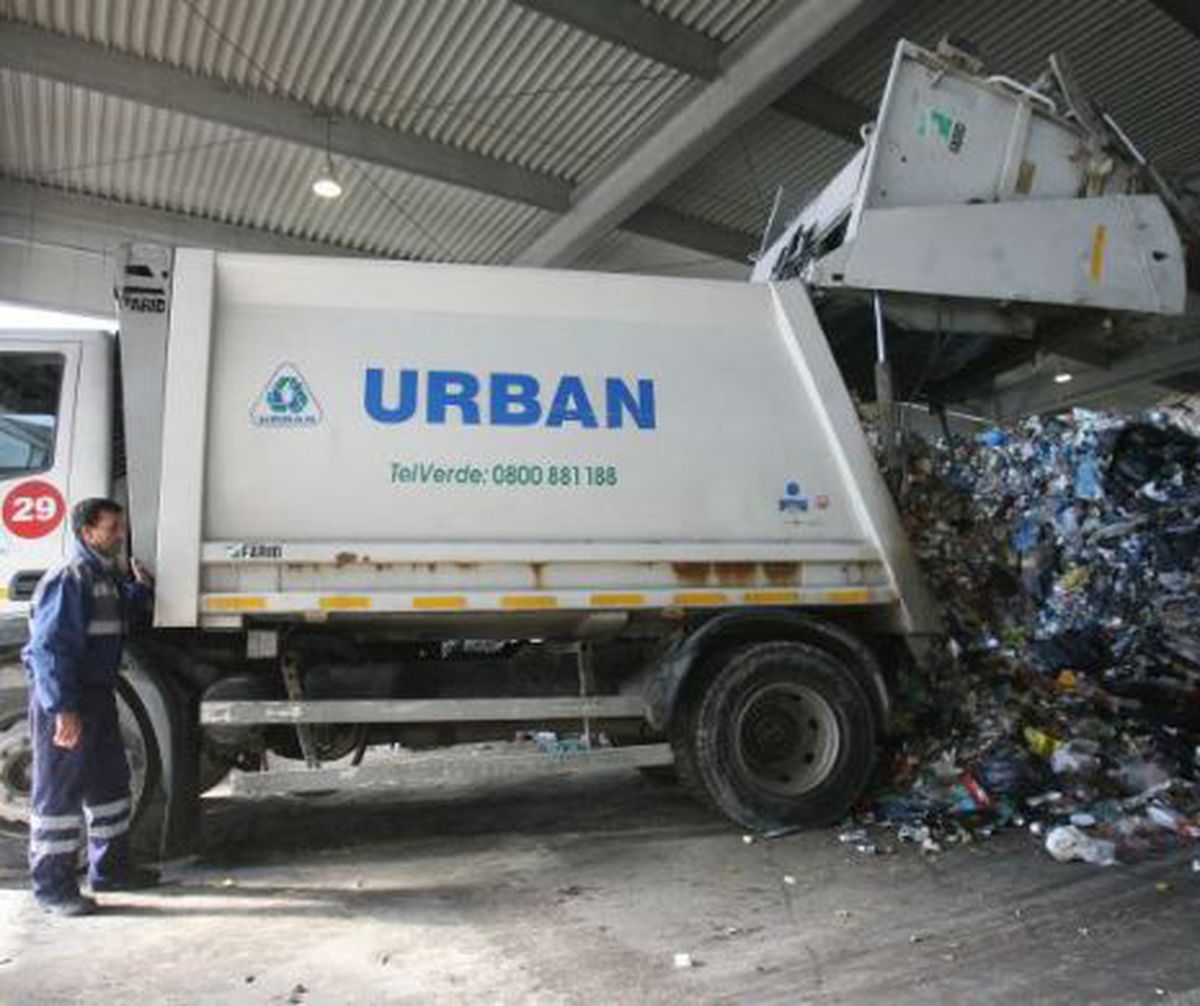 Ce salariu are, de fapt, un gunoier în București, cu tot cu sporul de ...