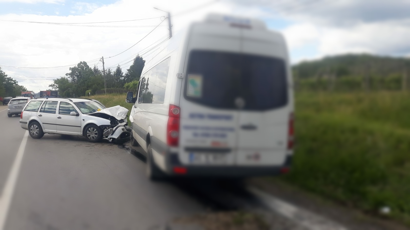Accident grav în Argeș! Un microbuz și un autoturism au intrat în ...