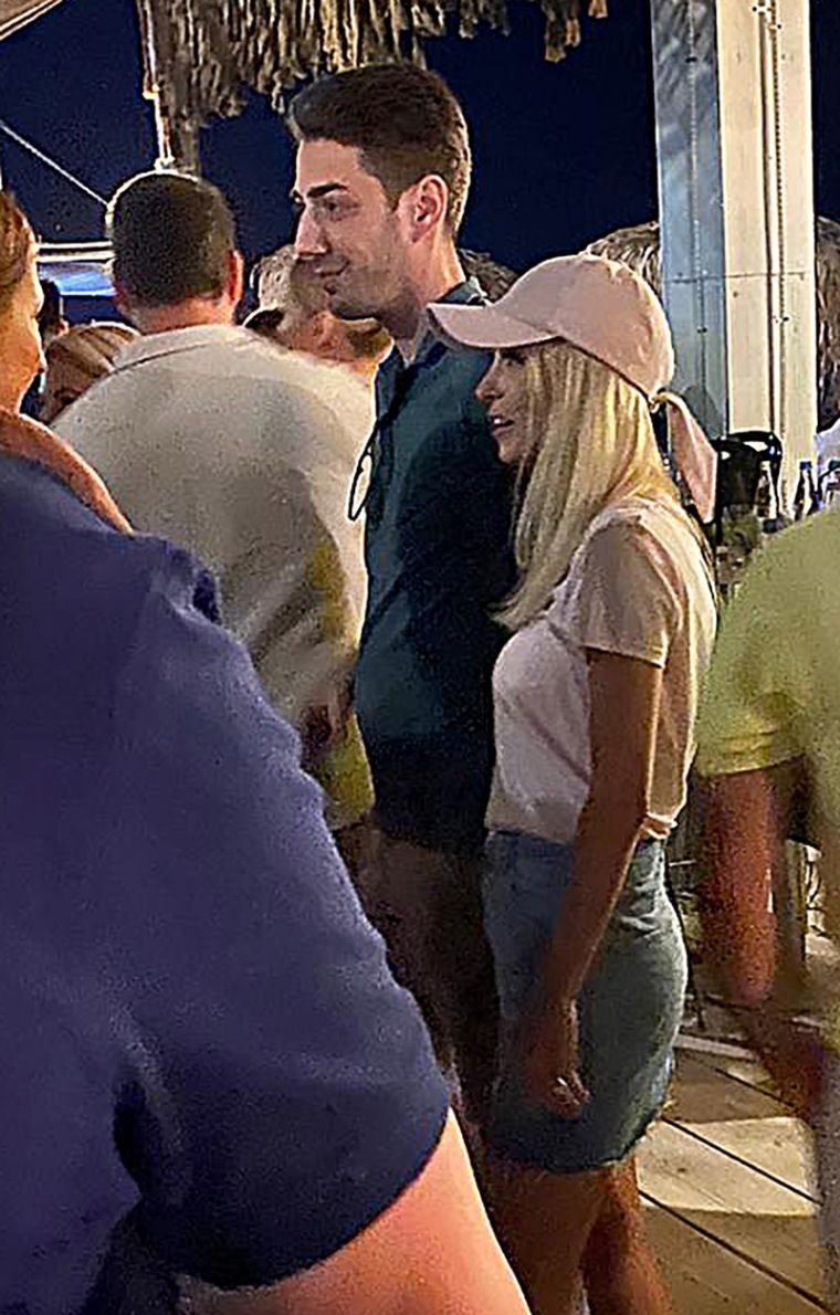 Andreea Bălan, din nou în vacanță alături de Tiberiu Argint. Imaginile ...