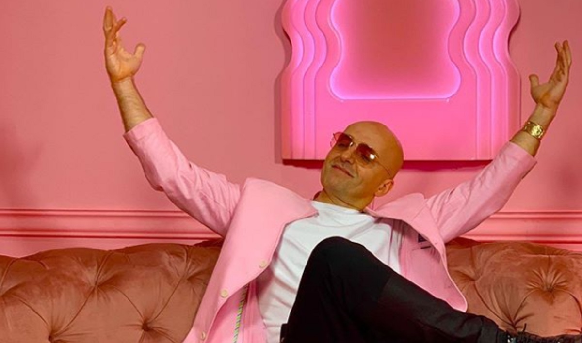 Ca un manelist! Cum a apărut îmbrăcat Costi Ioniță în Vama Veche. FOTO