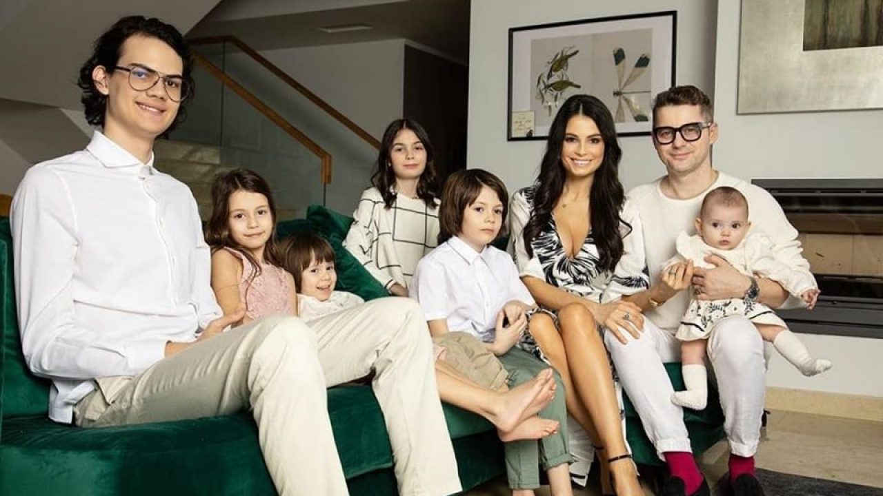 Ce spune Anca Serea despre viața cu șase copii: "Am momente în care îmi ...