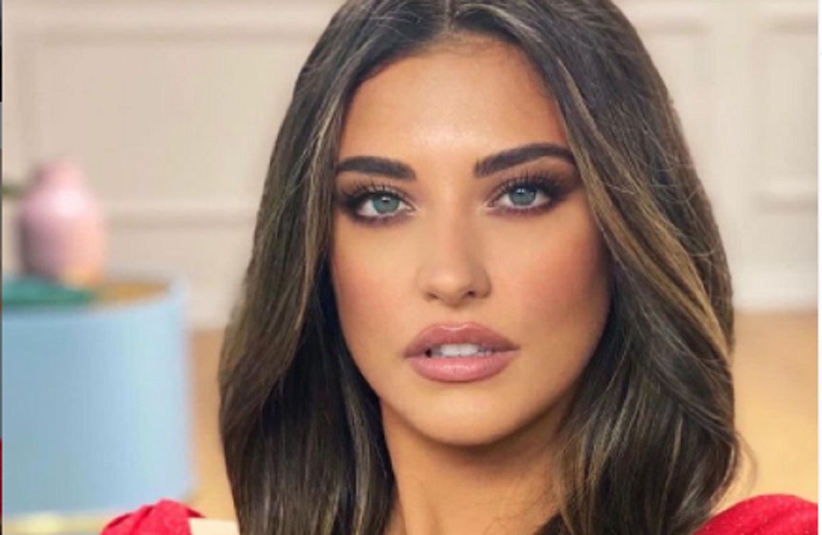 Să vezi și să nu crezi! Cum arată Antonia, cu păr scurt și breton ...