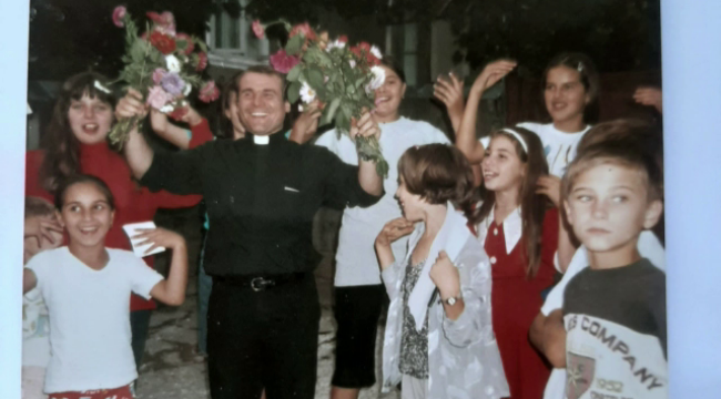 Premieră pentru România! Un preot român va fi unul dintre oamenii de ...