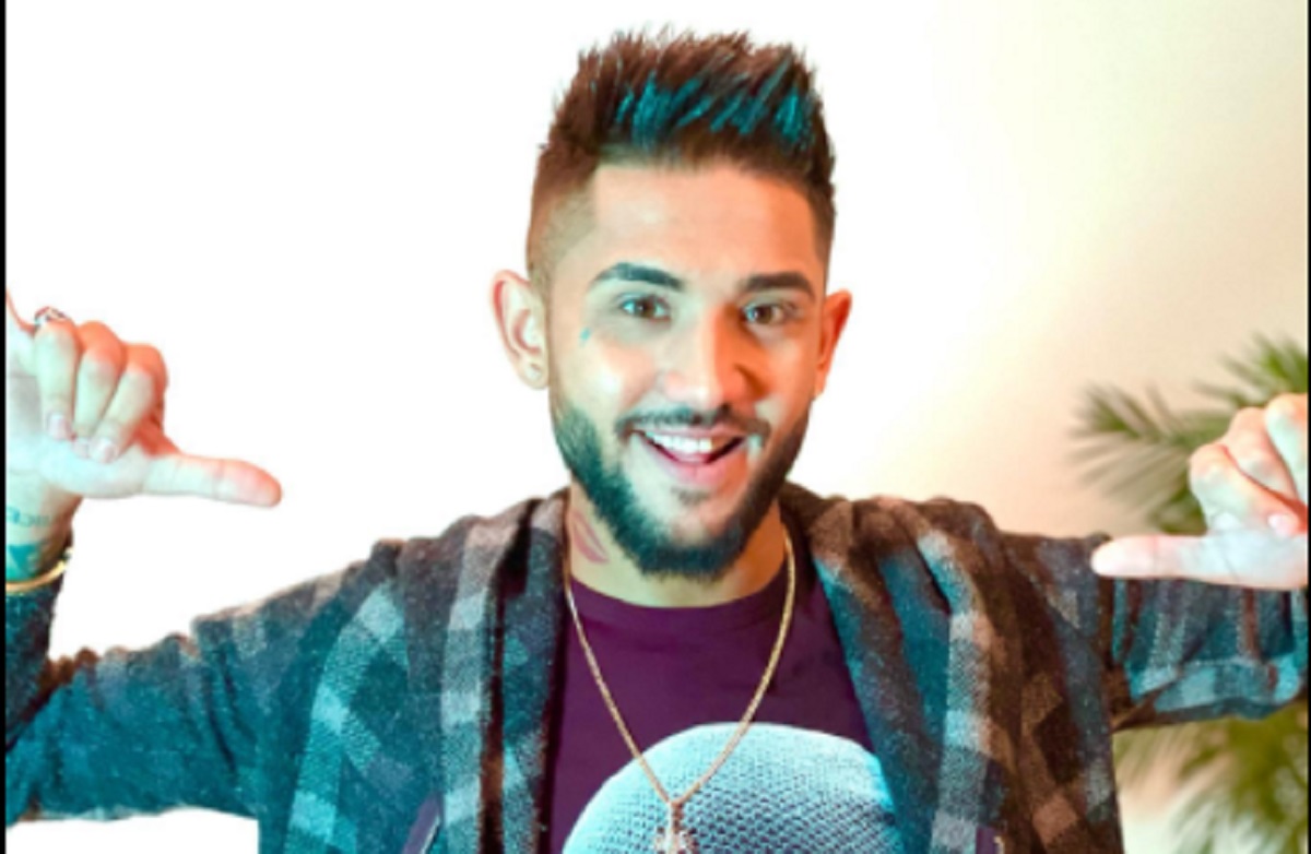 Ce mașină conduce Nikolas SAX. Manelistul-fenomen al momentului, rege ...