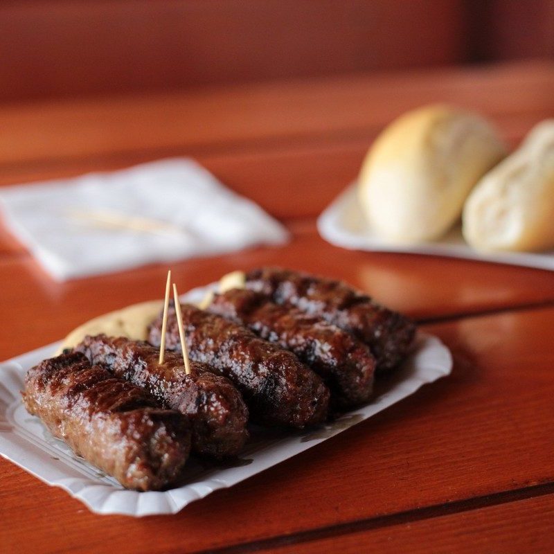 De necrezut! Câți lei a dat un român pe 4 mici și o halbă de bere, în ...