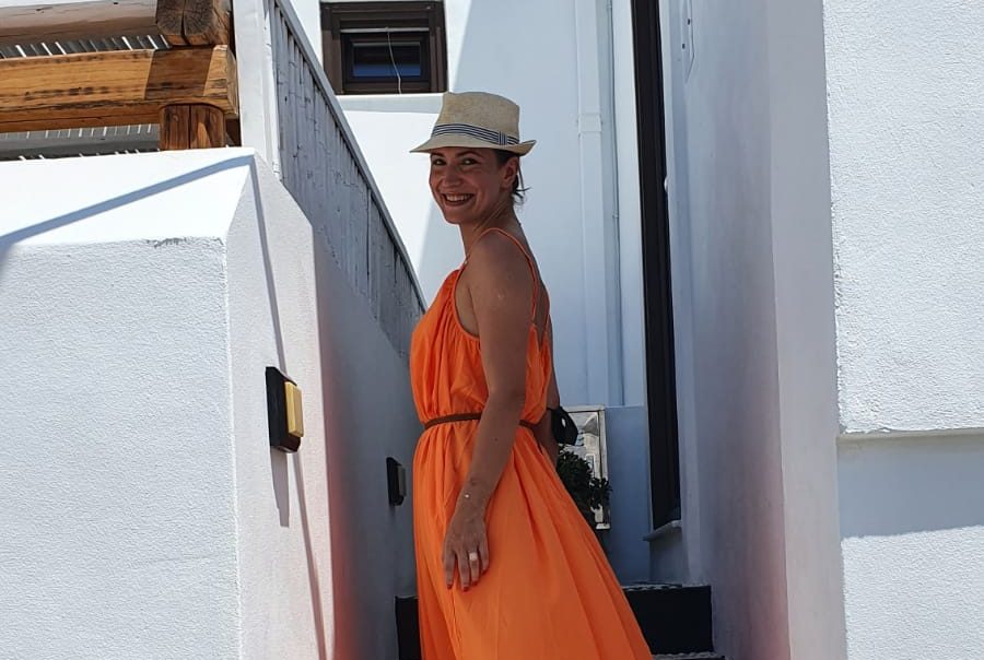 Dana Istrate, prezentatoarea emisiunii „Între Prietenii", şi Dragoş ...