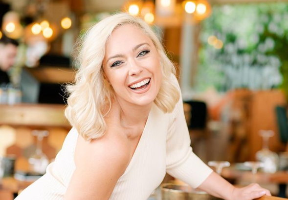 Giulia Nahmany nu îşi ascunde defectele! Vedeta s-a fotografiat în lenjerie intimă: "Vergeturile ...