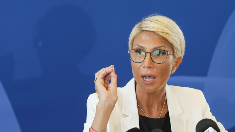 Anunțul făcut de Raluca Turcan! Nu mai sunt bani de pensii și alocații ...