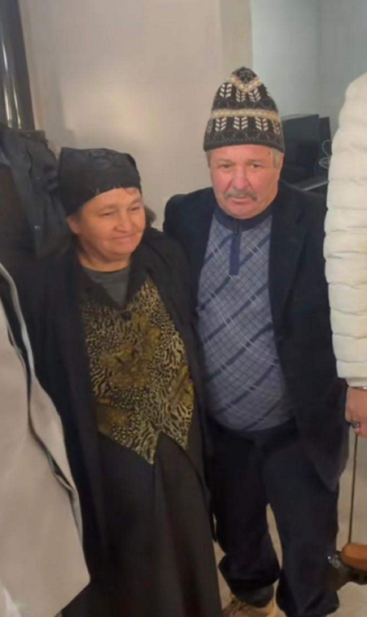 Incredibil în ce stare au fost surprinși părinții lui Ion Șmecherul ...