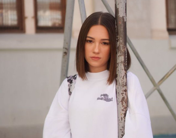 Vloggeriţa Mimi a fost la un pas de sinucidere. Tânăra a făcut ...