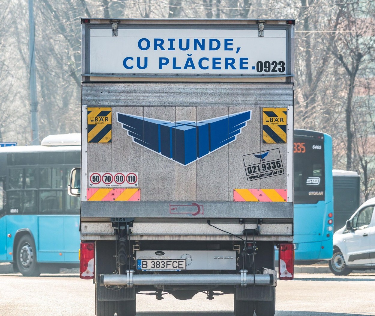 Cât costă dacă vrei să trimiţi un colet cu Fan Courier? Câţi bani dai ...