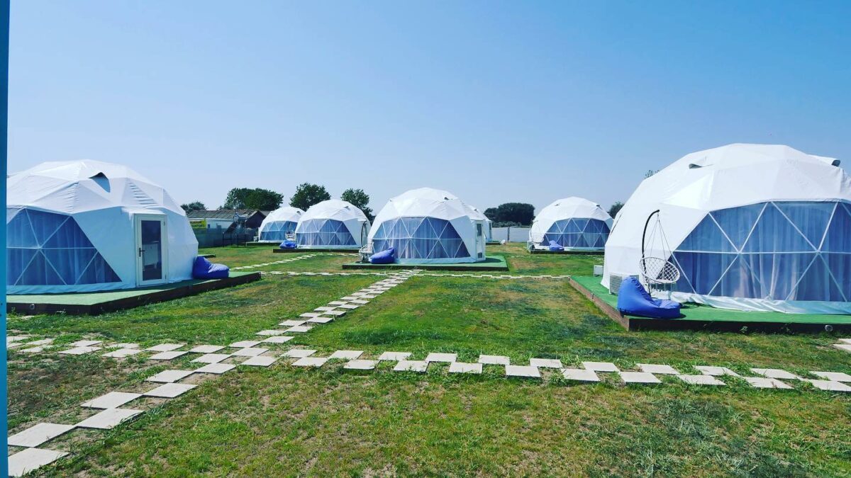 Cât te costă o noapte de camping în Năvodari. Prețurile ajung și la 4. ...