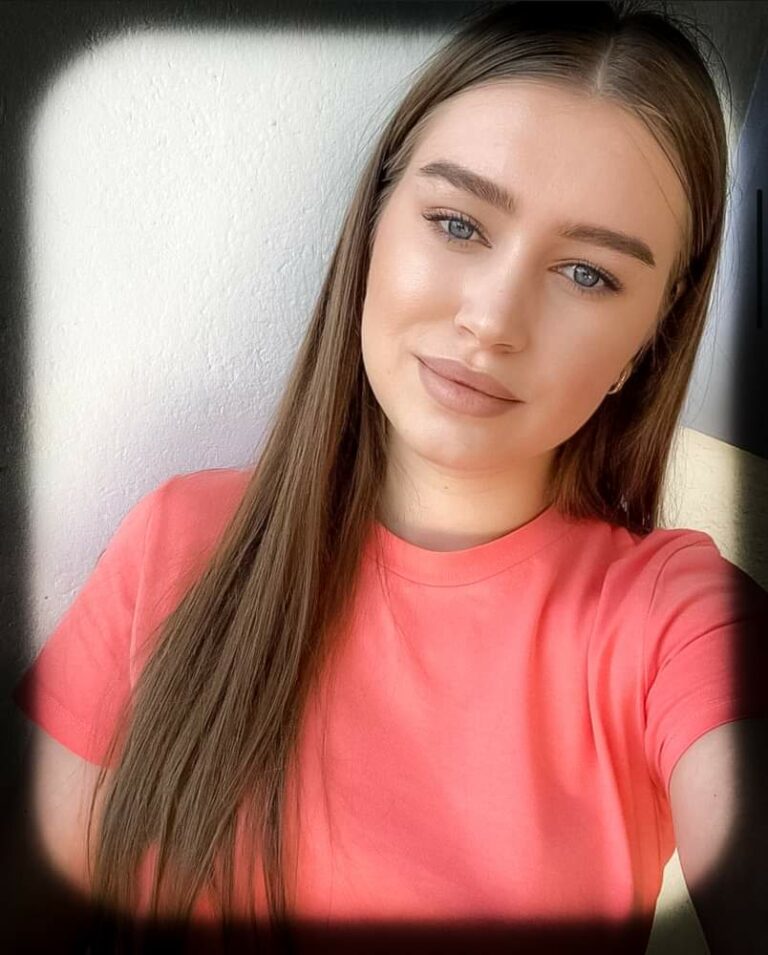 Durere fără margini! Ea este Ionela, tânăra de 22 de ani, care și-a ...