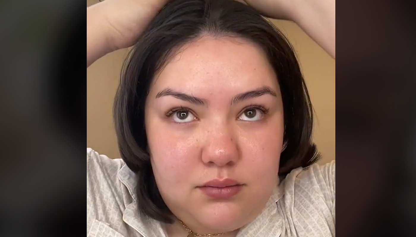 Coșmarul trăit de tânăra din imagine, la coafor. După ce a plecat și s ...