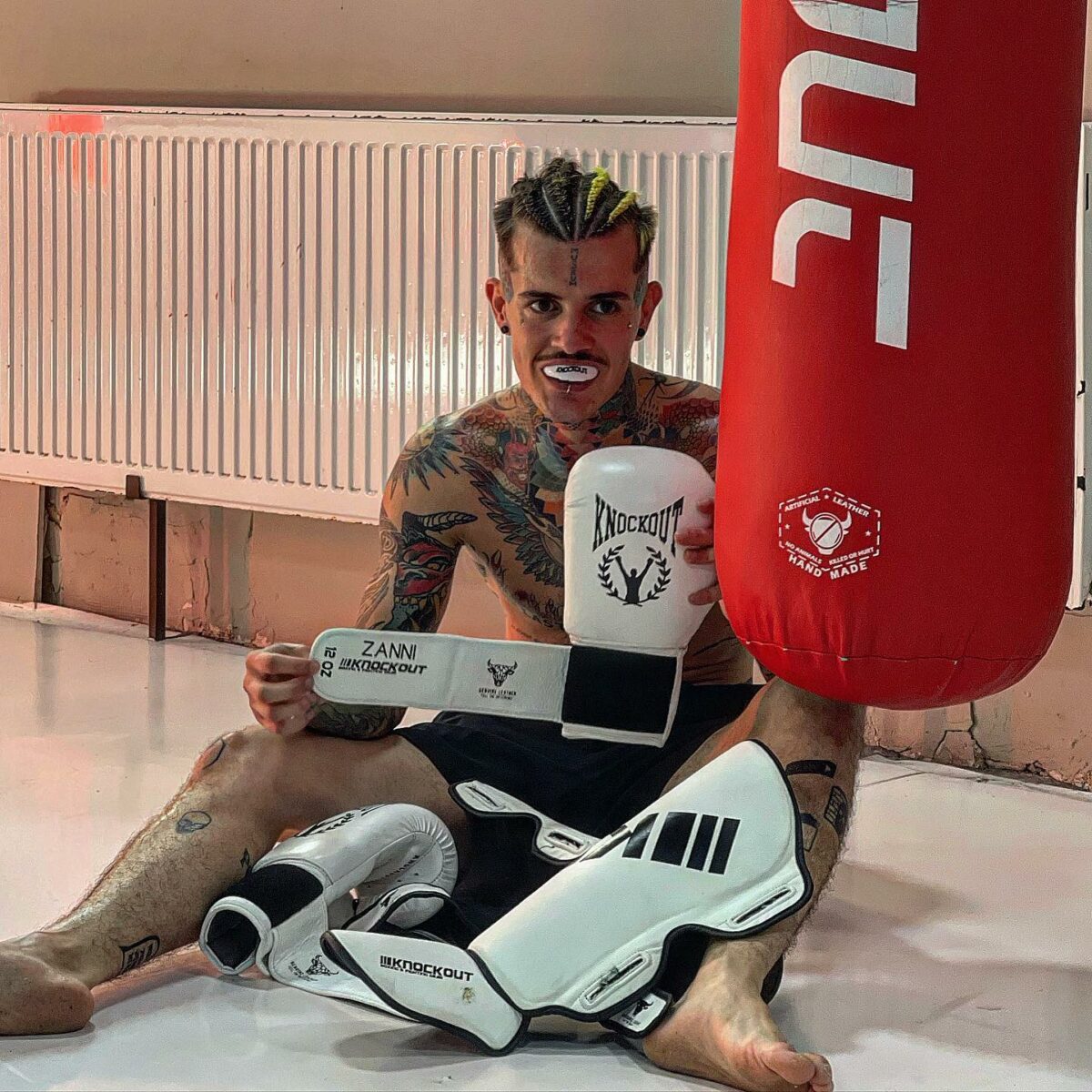 Stire L-a stangulat până a rămas fără aer. Zanni vs Gheboasă, luptă pe ...