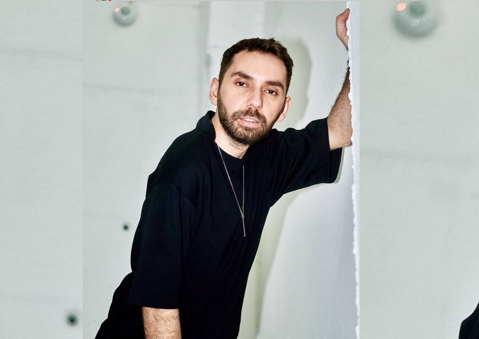 Hair stylist-ul Adonis Enache a fost dat afară din Parfumeria Madison