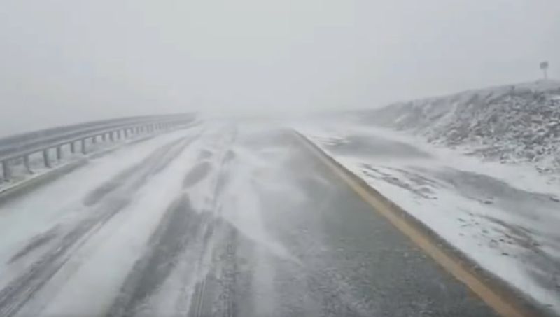 Prima ninsoare în România! Şoferii sunt avertizaţi să evite zona dacă ...