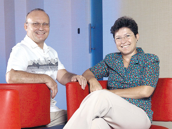 Stire Afacerea de milioane de euro! Doi români cunoscuți au plecat la ...