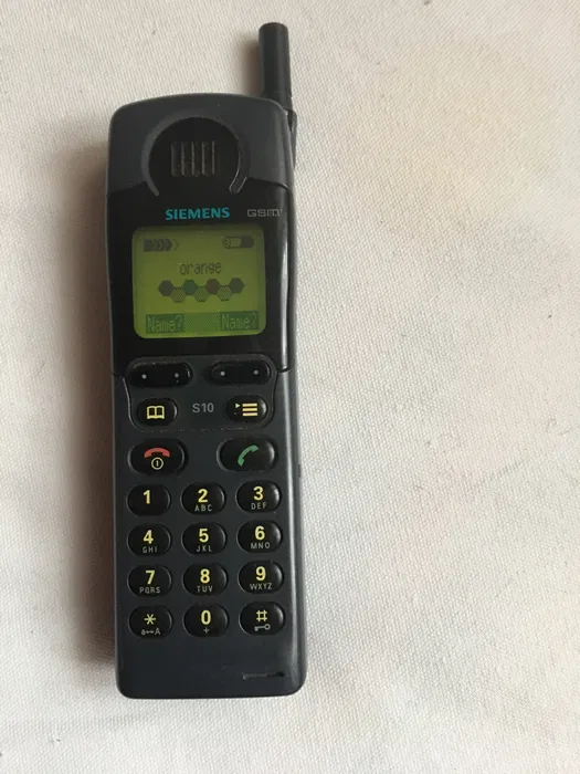 Tu mai ai așa ceva pe acasă? Cu câți lei se vinde acum celebrul Siemens S10, primul telefon ...