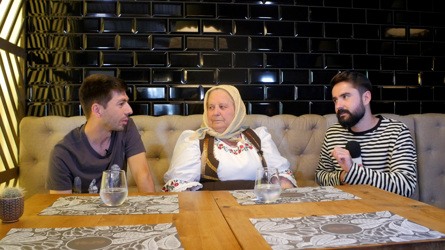 Mircea Bravo și Bunica Lenuța din Chinteni vorbesc despre filmul ...