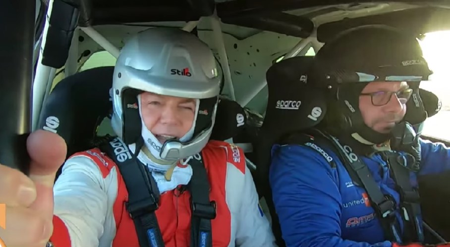 Adrian Enache, cântare la peste 200 km/h. Solistul a fost copilot în ...