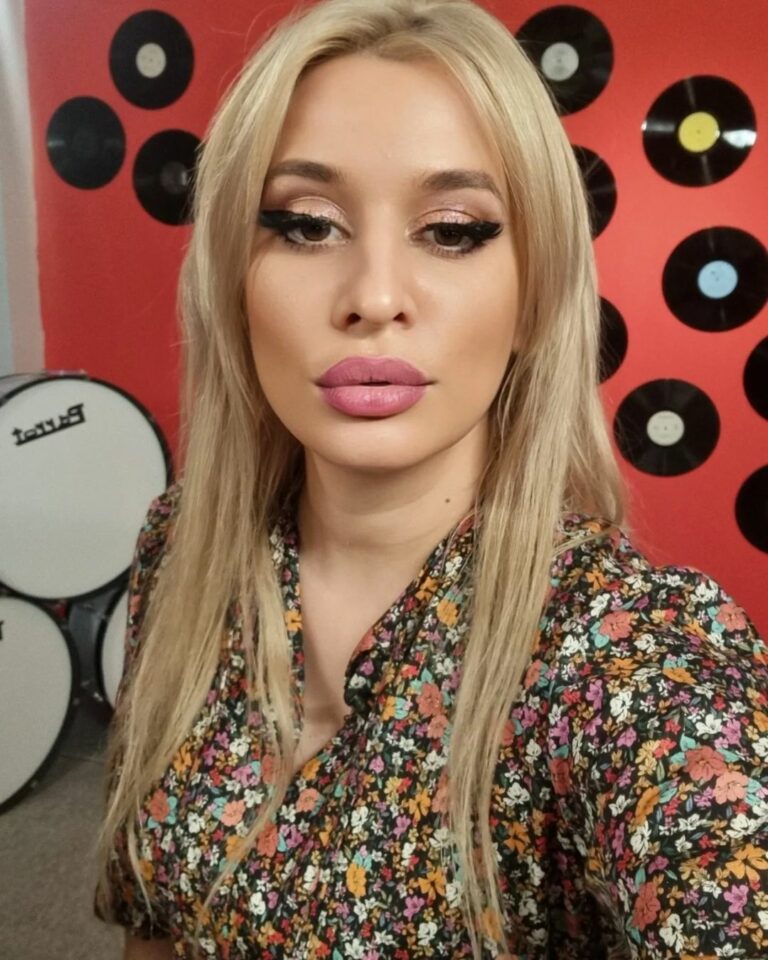 De necrezut! Câte clase are Anisia Gafton, câştigătoarea Sunt celebru ...