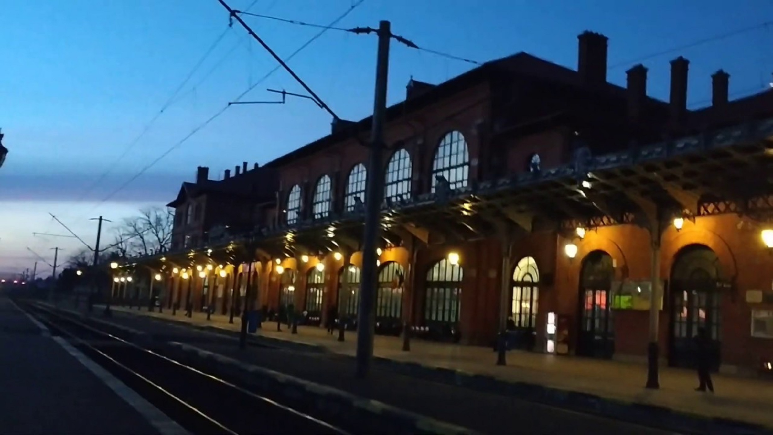 Gara Suceava, una dintre cele mai frumoase și mai impunătoare clădiri ...