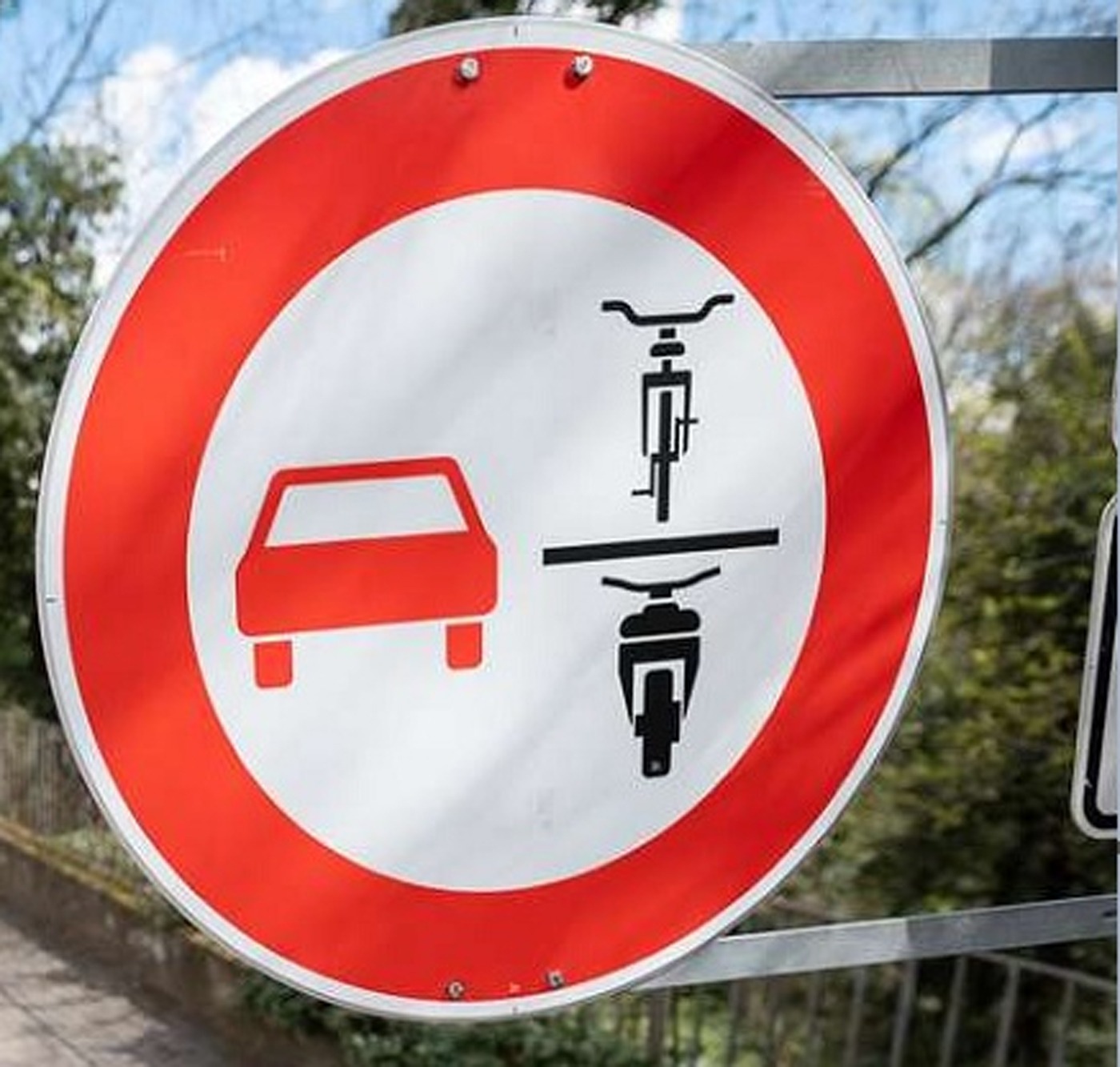 Noul semn de circulație din cauza căruia mulți șoferi primesc amendă ...