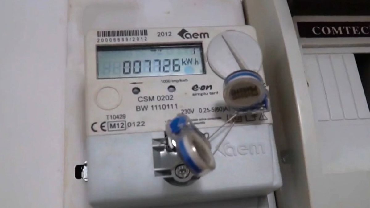 Aparatul electrocasnic folosit de toată lumea care consumă cât 160 de becuri economice. Consumă ...