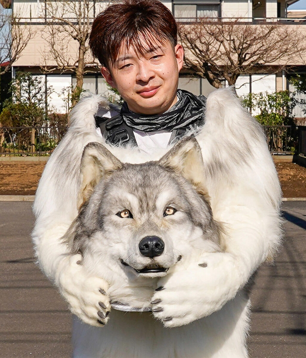 Suma uriașă de bani plătită de acest tânăr pentru a se transforma în ...