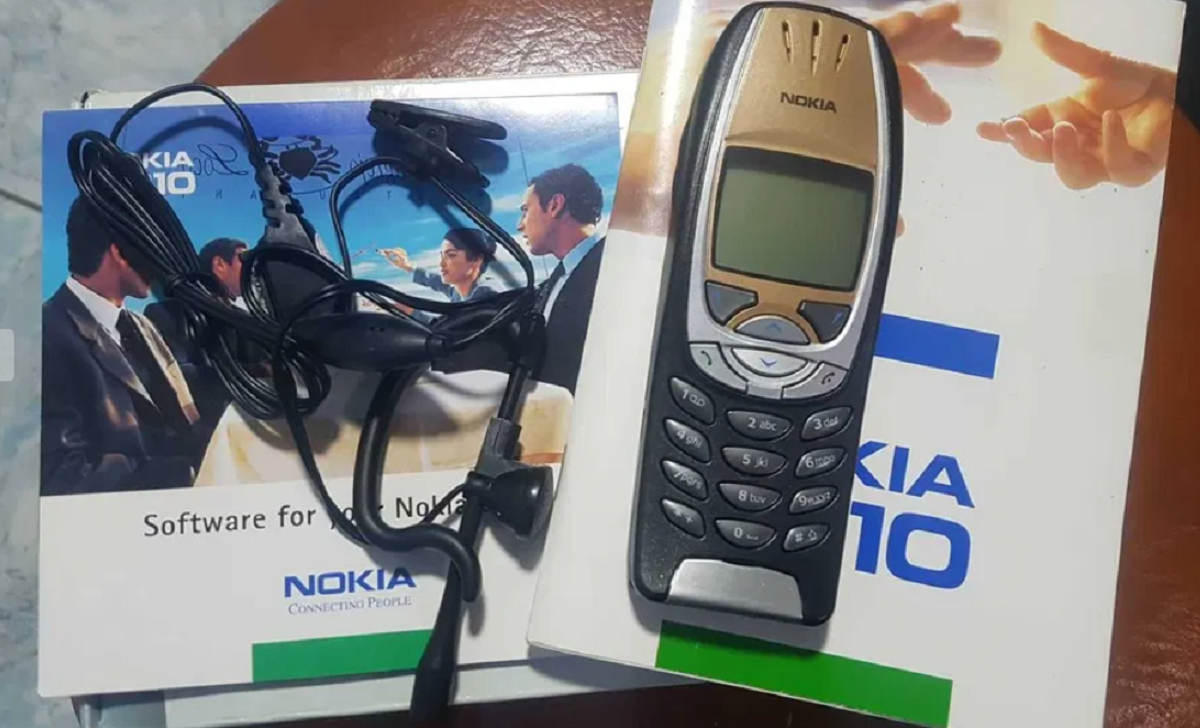 Îți mai aduci aminte de celebrul telefon mobil Nokia 6310i? Cu cât se vinde acum, în 2023