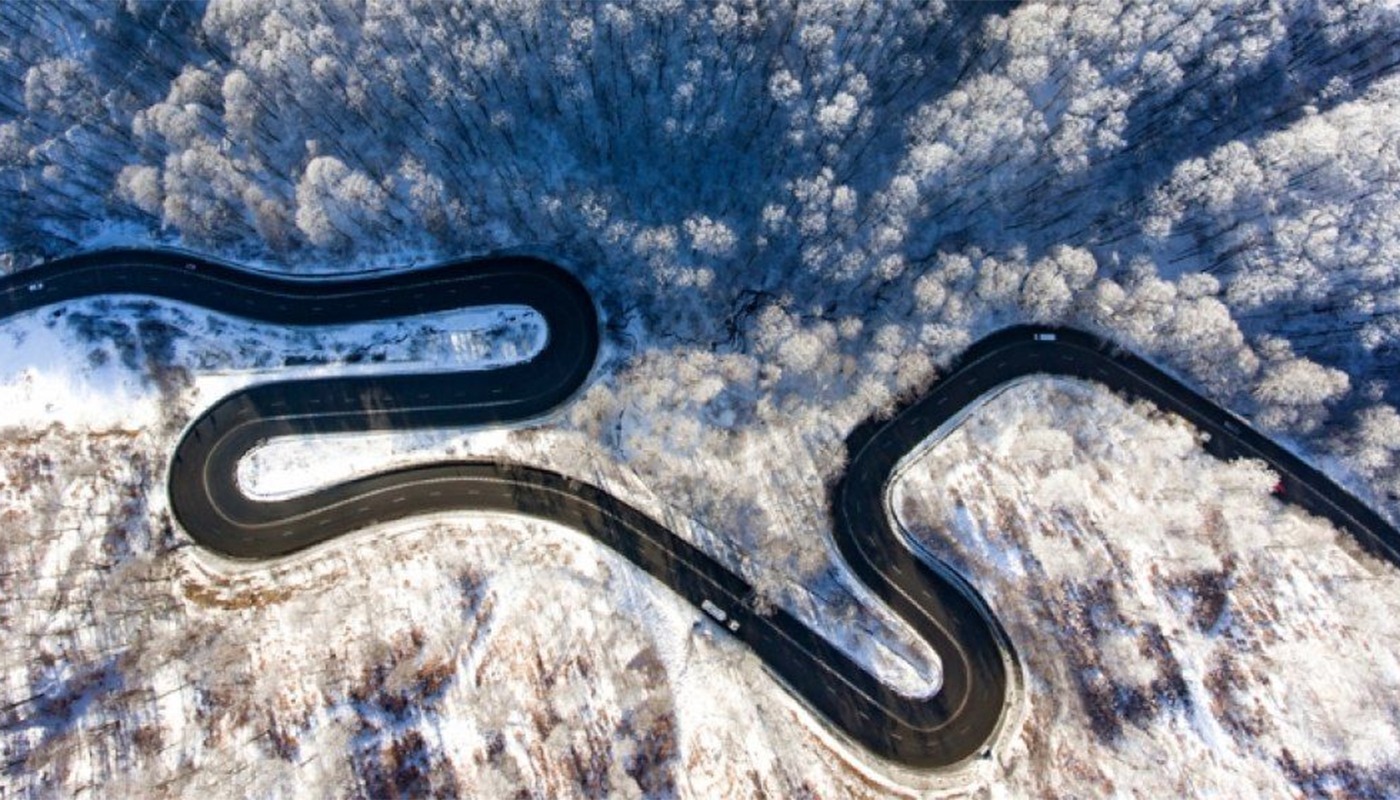 Cea mai spectaculoasă șosea din România pe timp de iarnă. Ce nu au voie ...