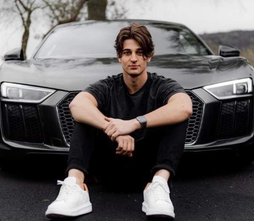 Milionar la doar 24 de ani! Cum a reușit un tânăr român să facă avere ...