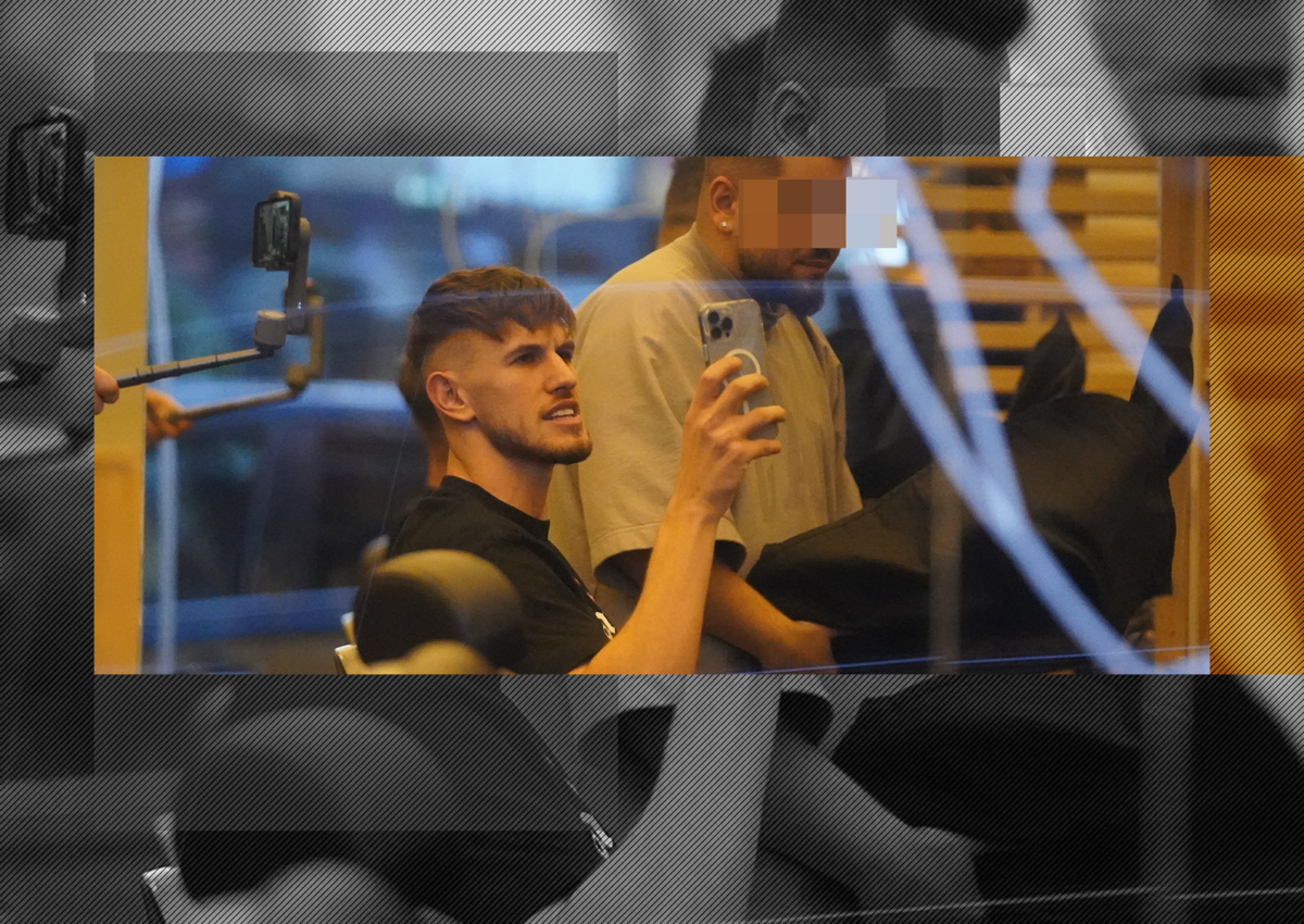 Alex Delea s-a tuns la o frizerie din zona Floreasca