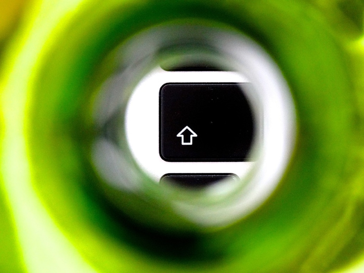 Secretele tastei SHIFT. Trucuri utile care îți vor ușura munca