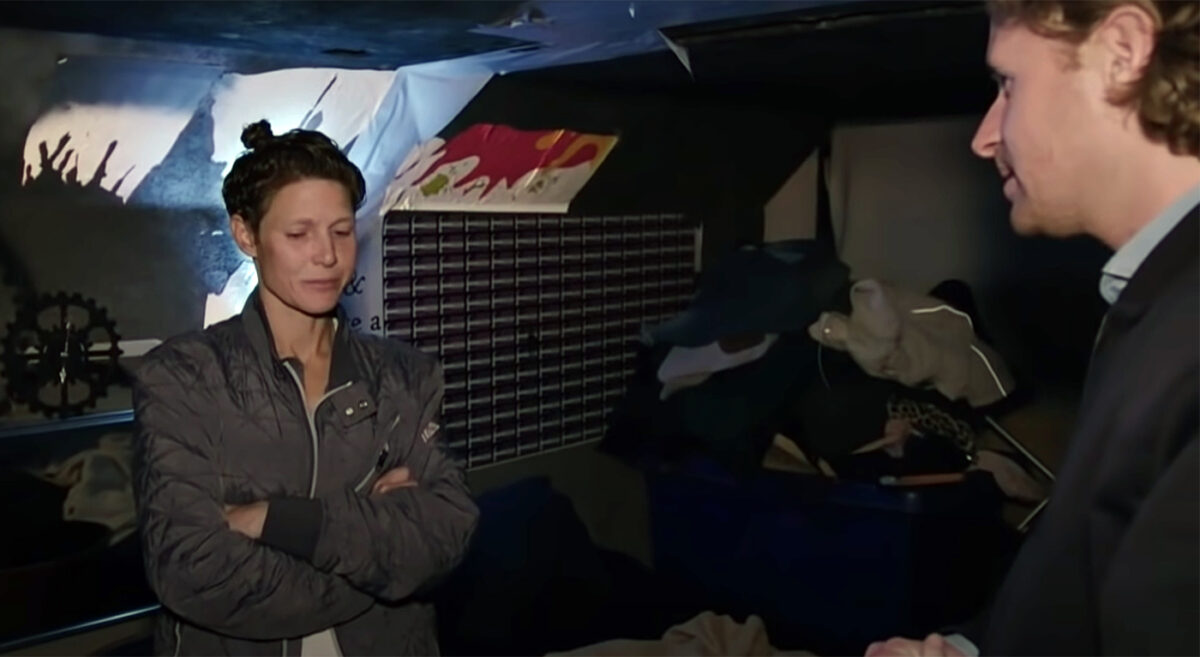 Fosta vedetă a ajuns cerșetoare și locuiește în canal! A fost ...